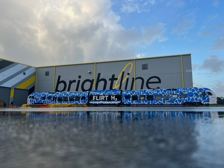 SBCTA, Stadler Unveil First-of-its-Kind Hydrogen Powered Passenger ...